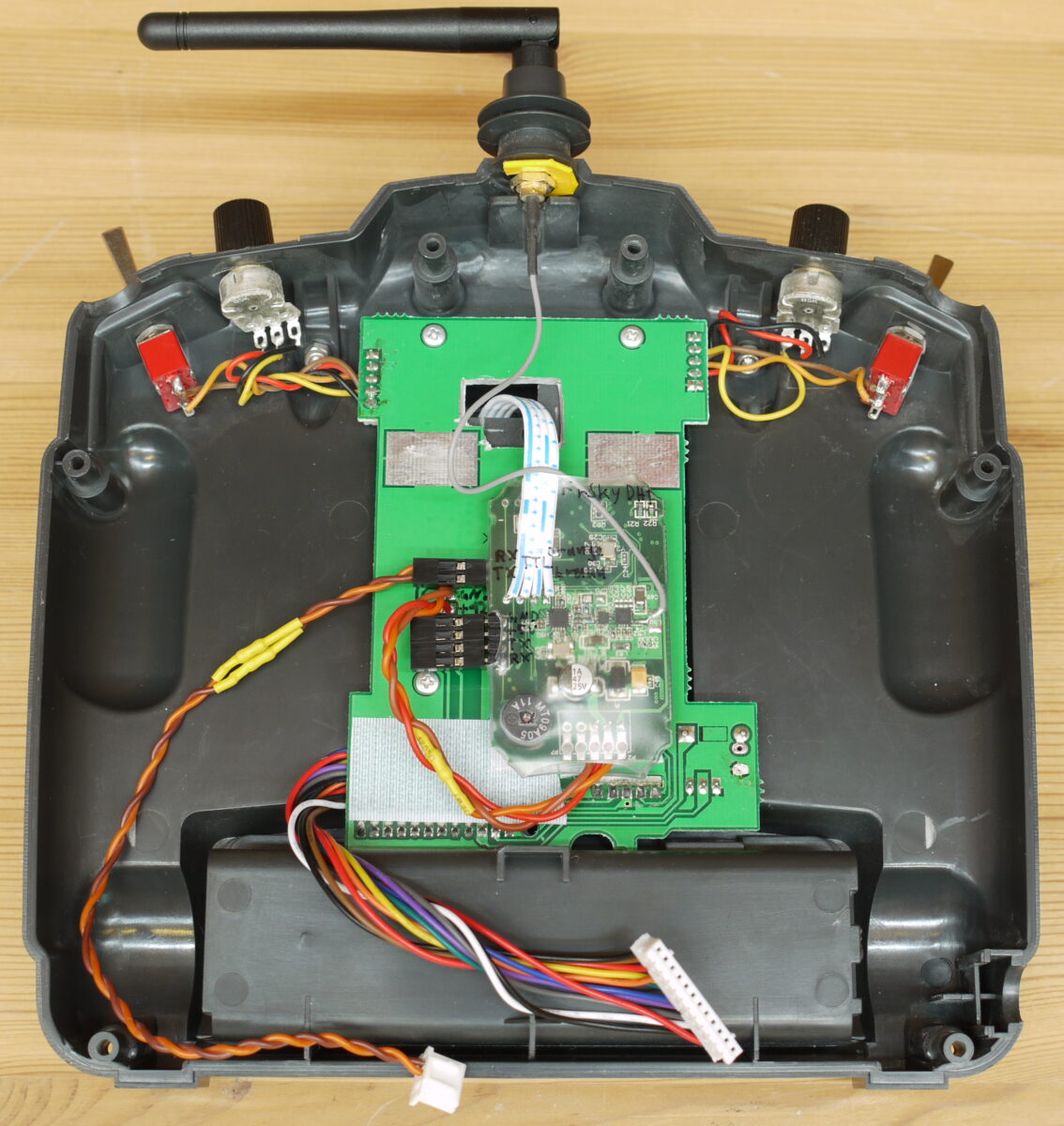 Modifikation der Turnigy 9x Fernsteuerung mit FrSky Telemetrie